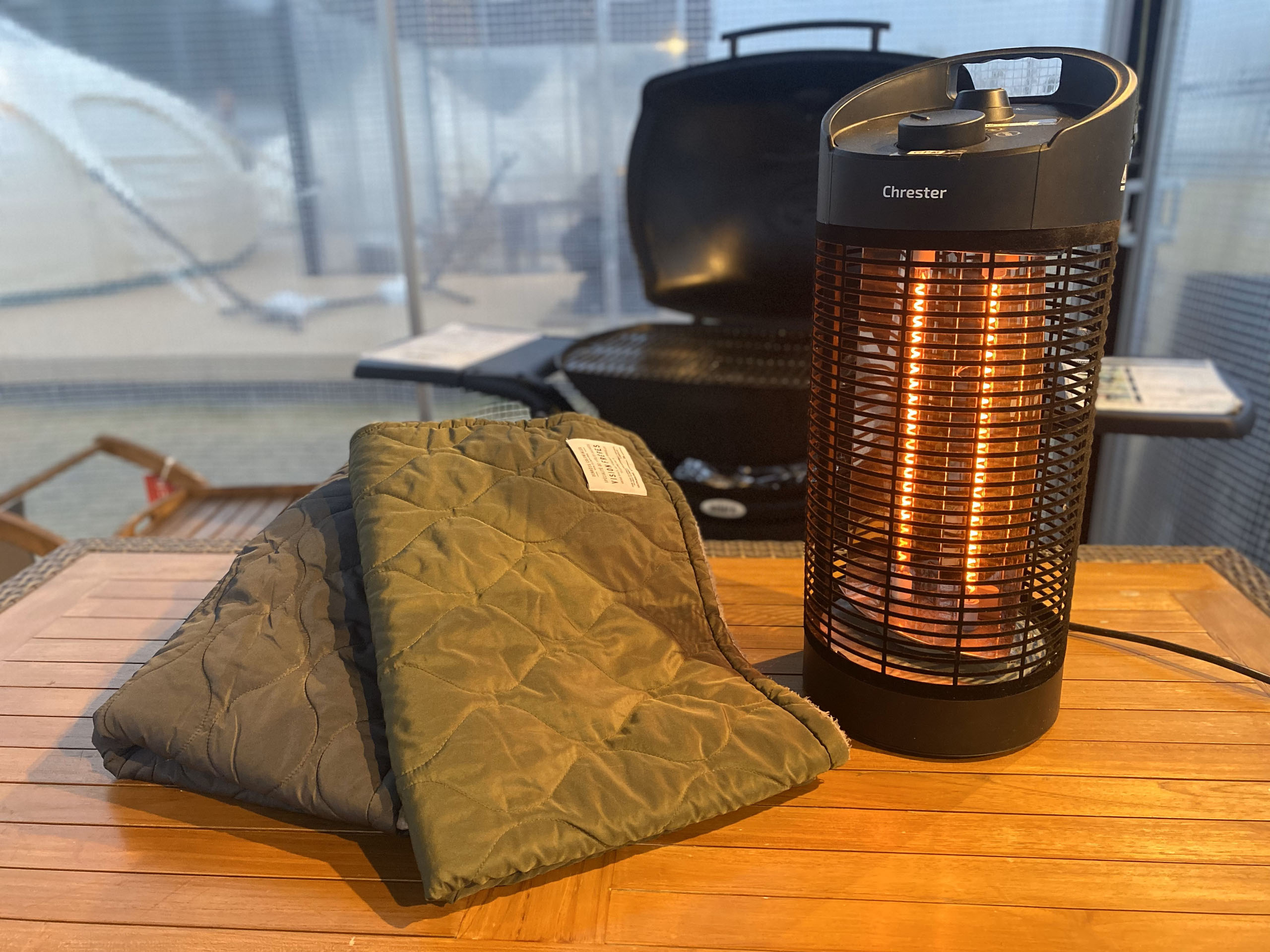 Cold weather goods are available for rent. | 【英語】Glamping＆Port結